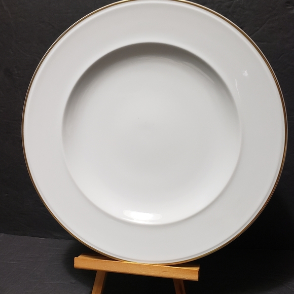 Pottery Barn | Dining | Pottery Barn Gold Rimmed Dinner Plate | Poshmark
